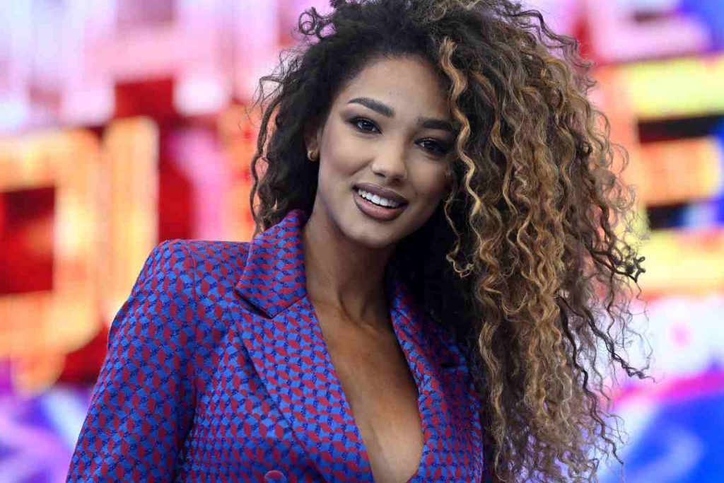 Samira Lui, altro che ritocchini: l'ex gieffina si mostra senza trucco ...